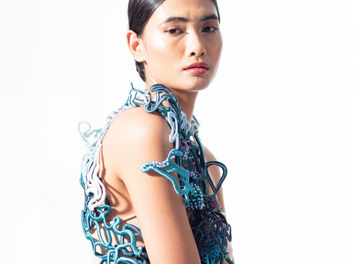 Ellen Anderton – Hand & Lock