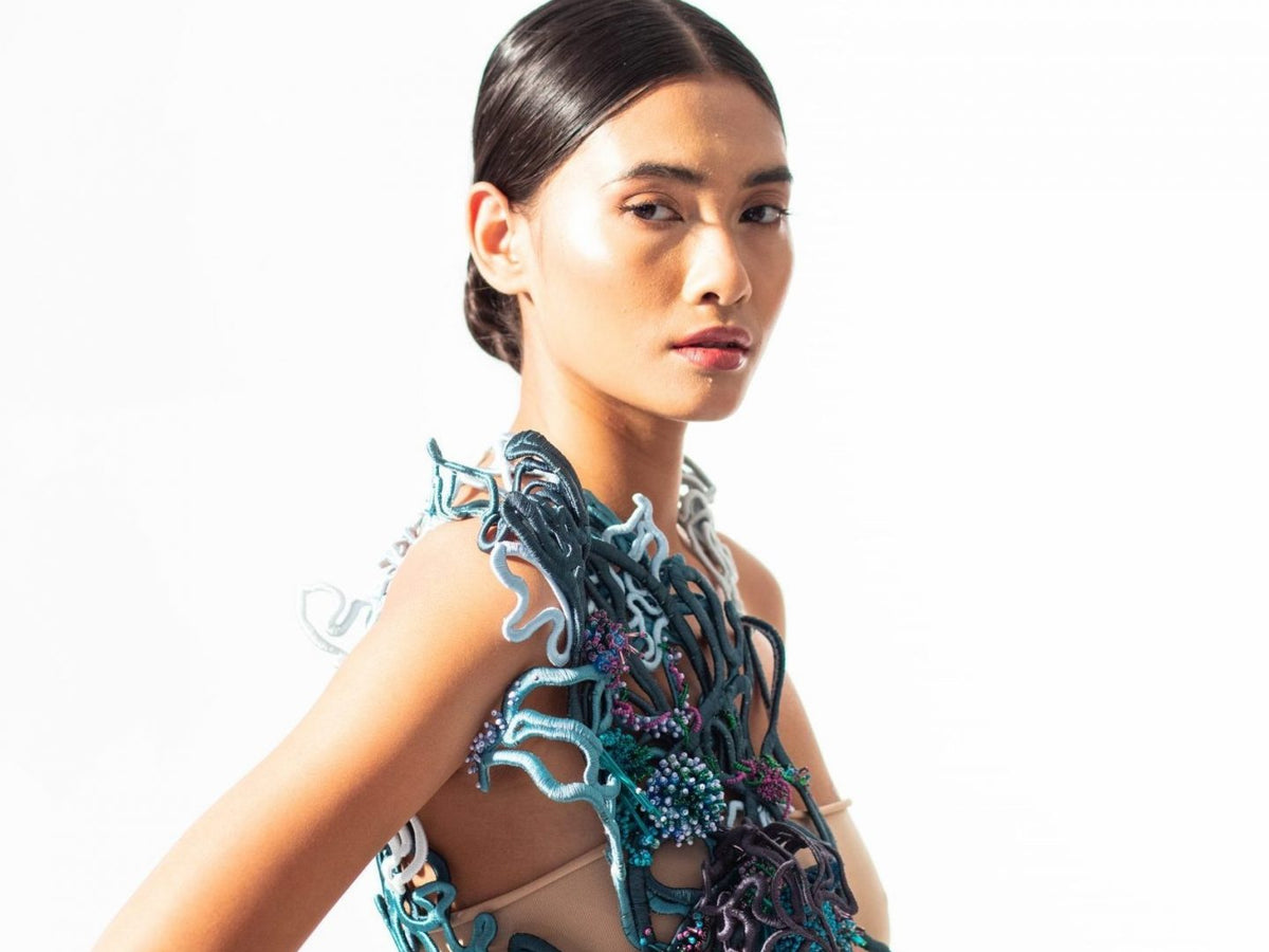 Ellen Anderton – Hand & Lock