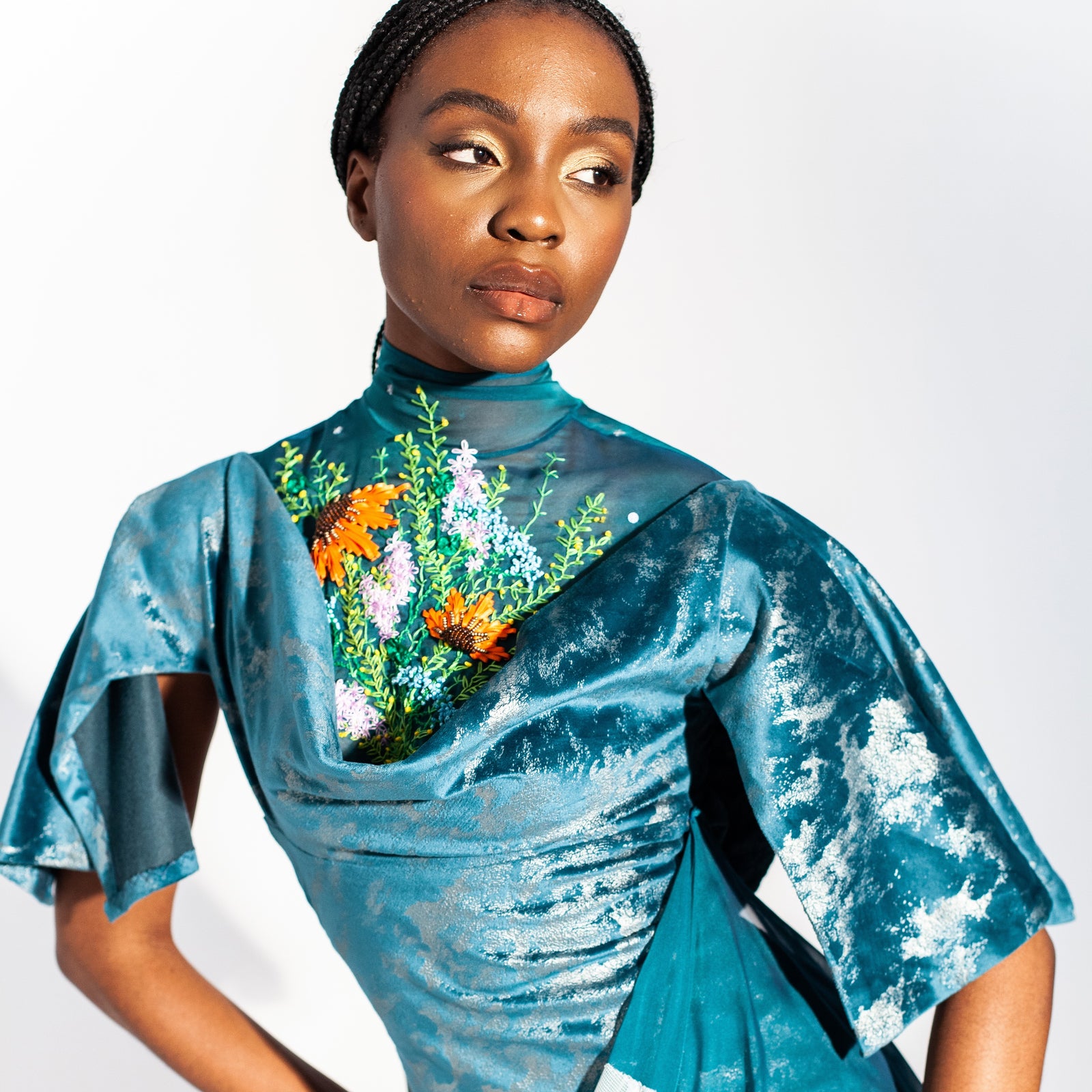 Ellie Nicholas – Hand & Lock