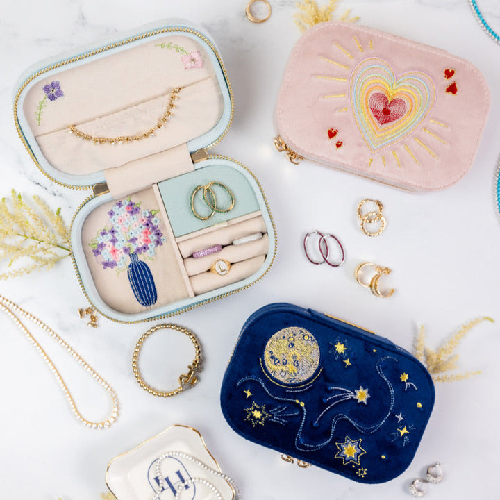 Digital Embroidery – Hand & Lock