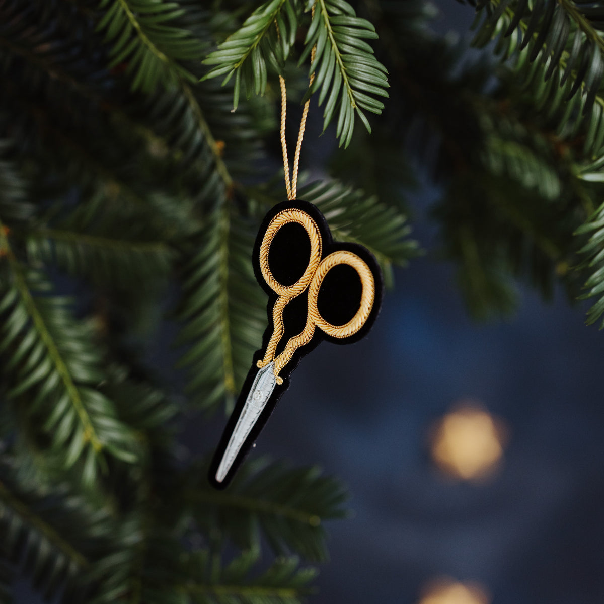 Scissors Hanging Decoration – Hand & Lock